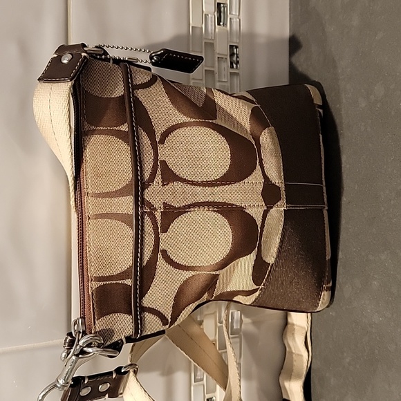 Coach | Bags | Coach Signature Canvas Swingback Crossbody Bag Pre Loved ...